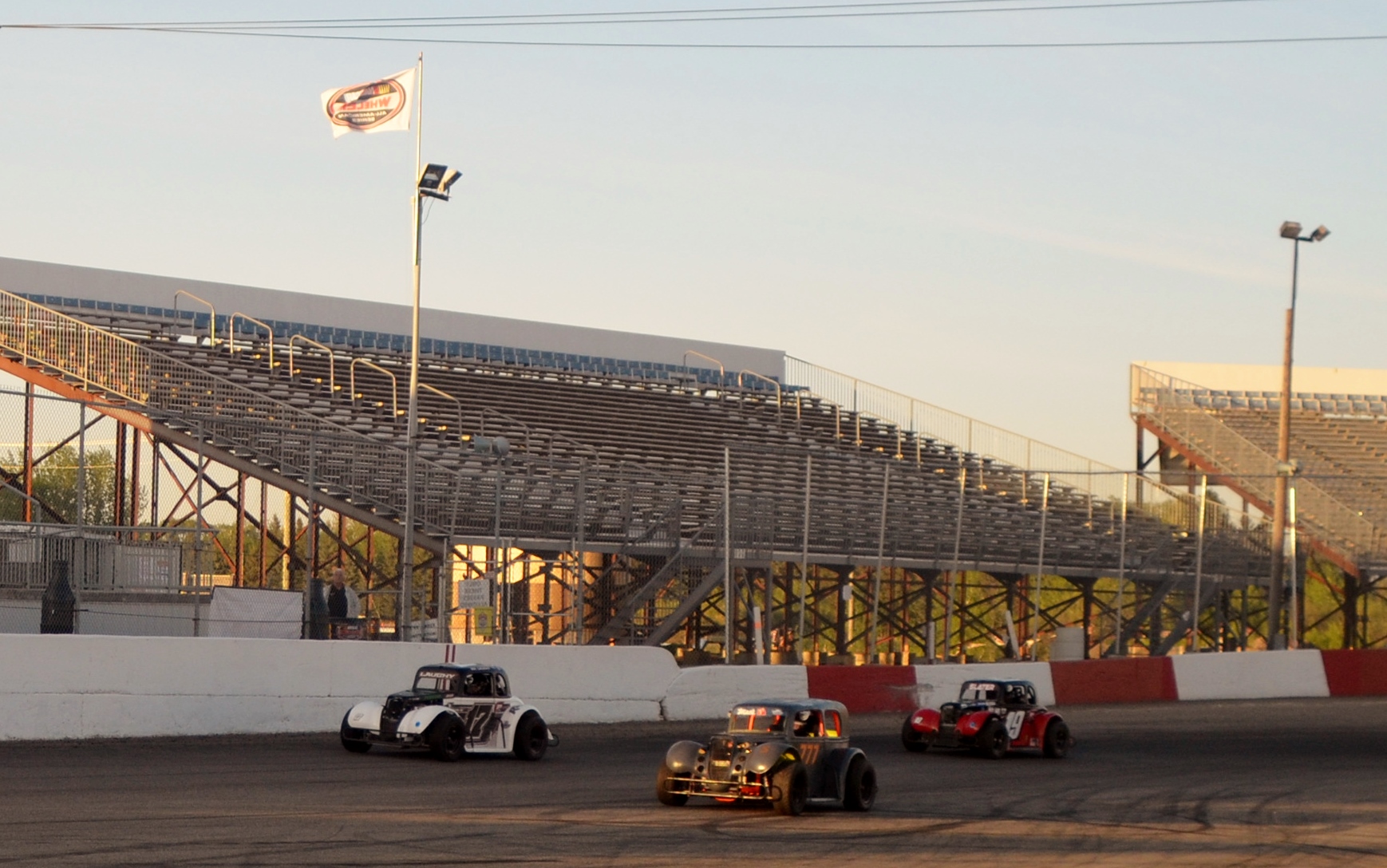 It was another great day of Oval racing at EIR with Super Late Models ...