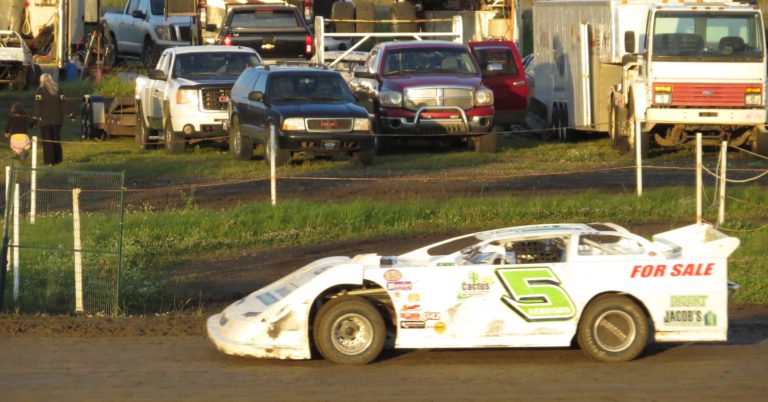 Dirt Oval Racing at Central Alberta Raceways